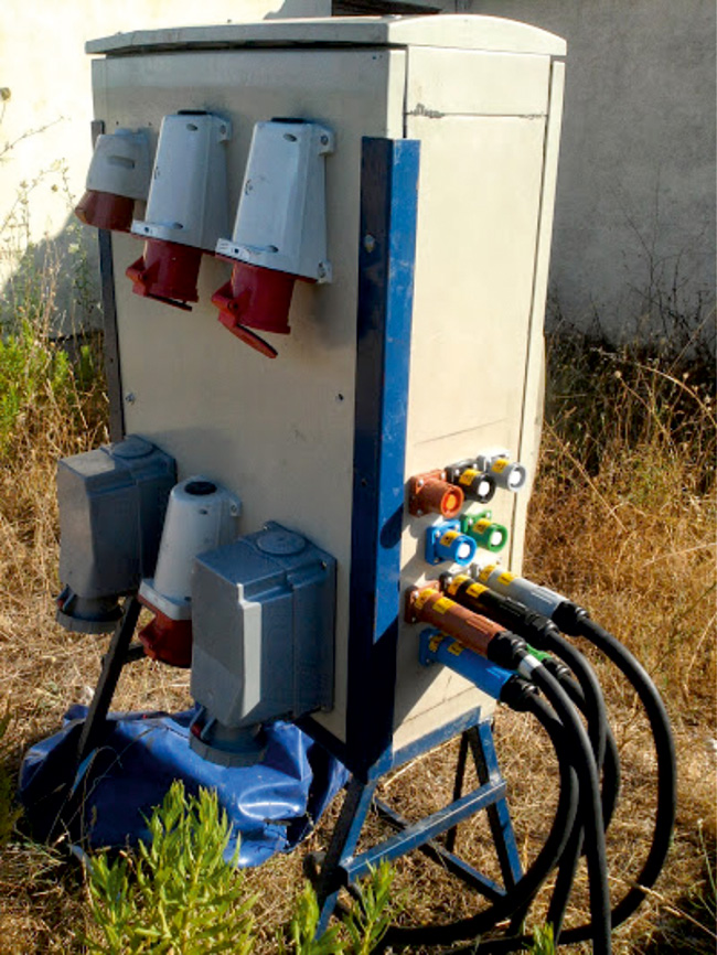 Strujni ormari i kablovi, zaštita za kablove - kabelske prelaznice (cablecross) - Fest d.o.o.